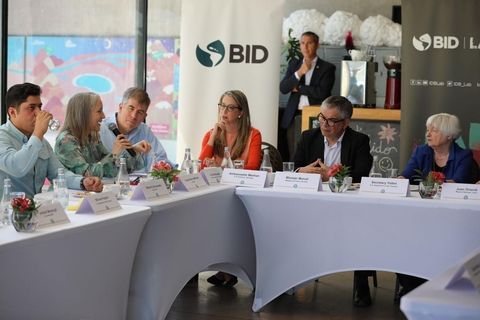 IDB | IDB Group Presents Projects in Chile to US Treasury Secretary